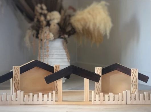 Wooden Marae and People Set